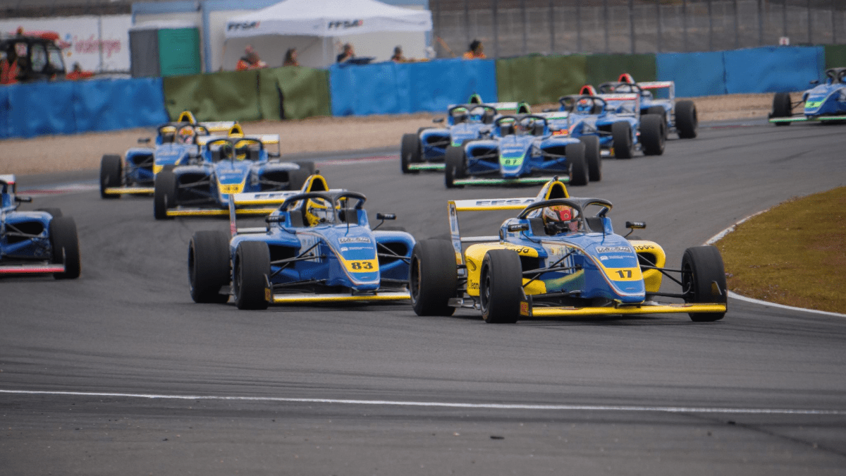 Three drivers set to battle for title: Previewing the French F4 finale ...